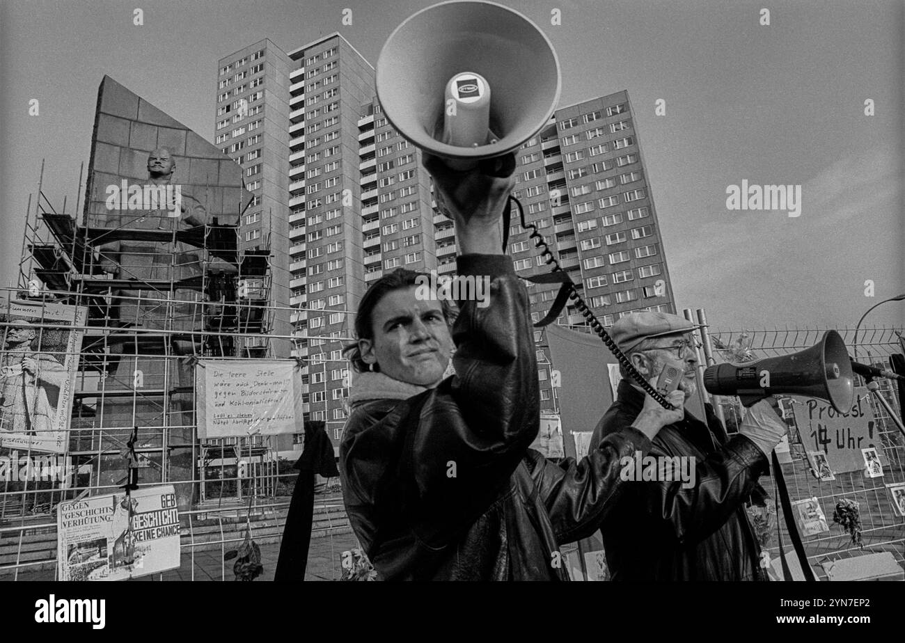 Lenindenkmal Deutschland, Berlin, 23.10.1991, Demo gegen Abriß des ...