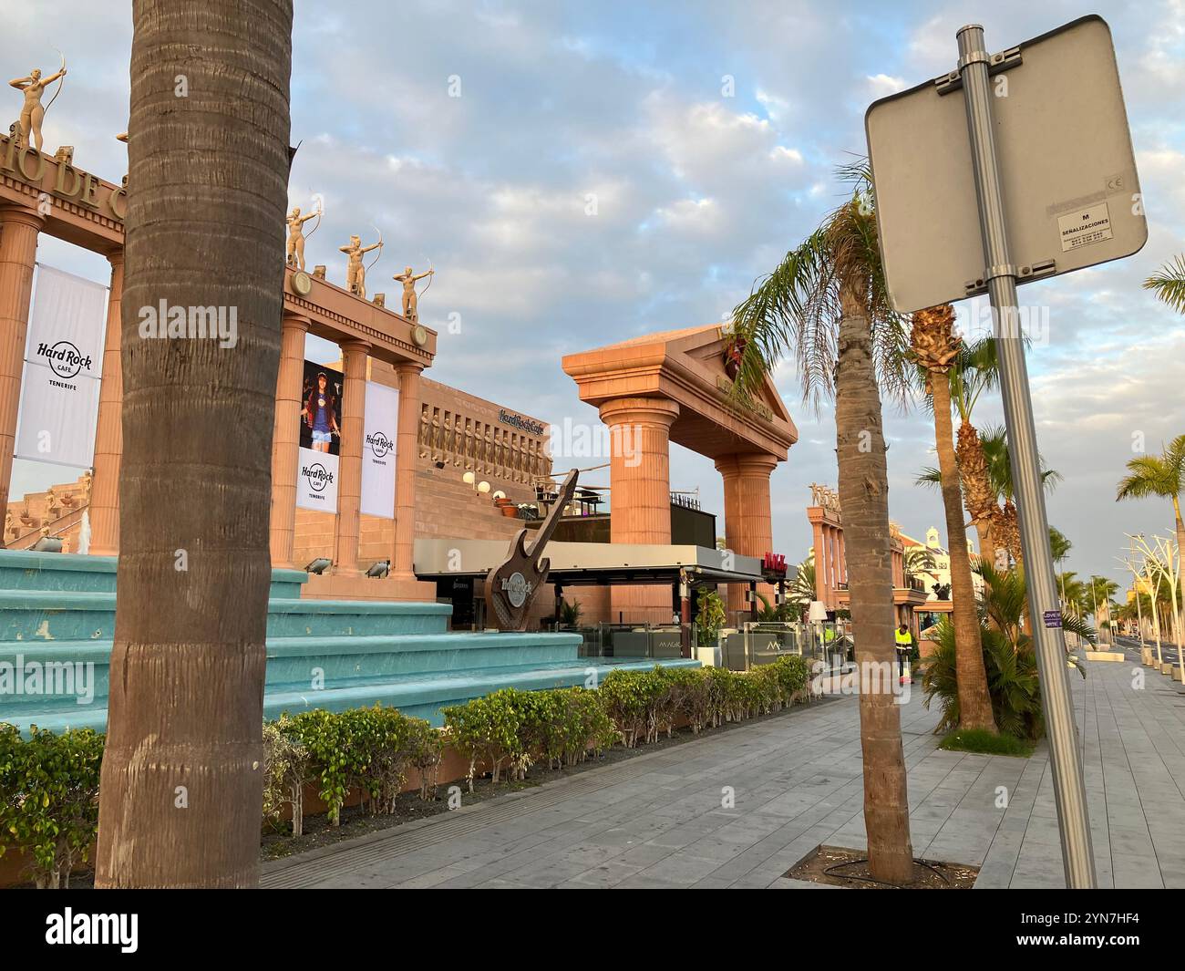 Piramide de arona hard rock cafe hi-res stock photography and images ...