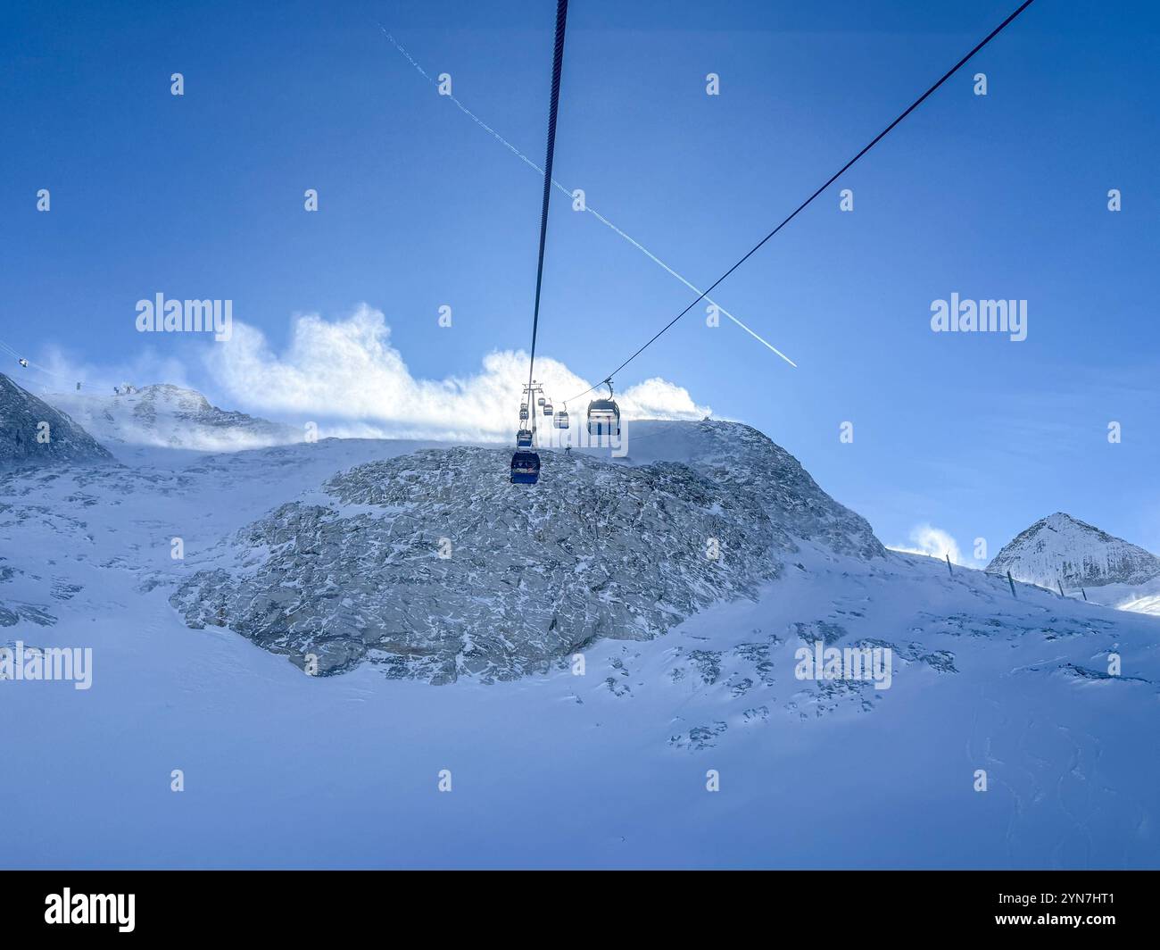 Hintertuxer Gletscher 23.11.2024, Blick aus einer Gondel, Gletscherbus ...