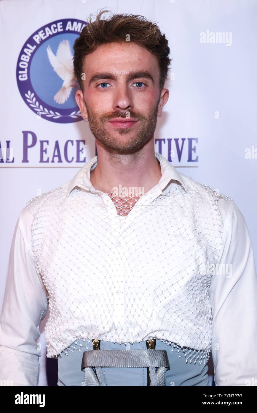 Beverly Hills, California, USA. 23rd November 2024. Model Felix Nieder ...