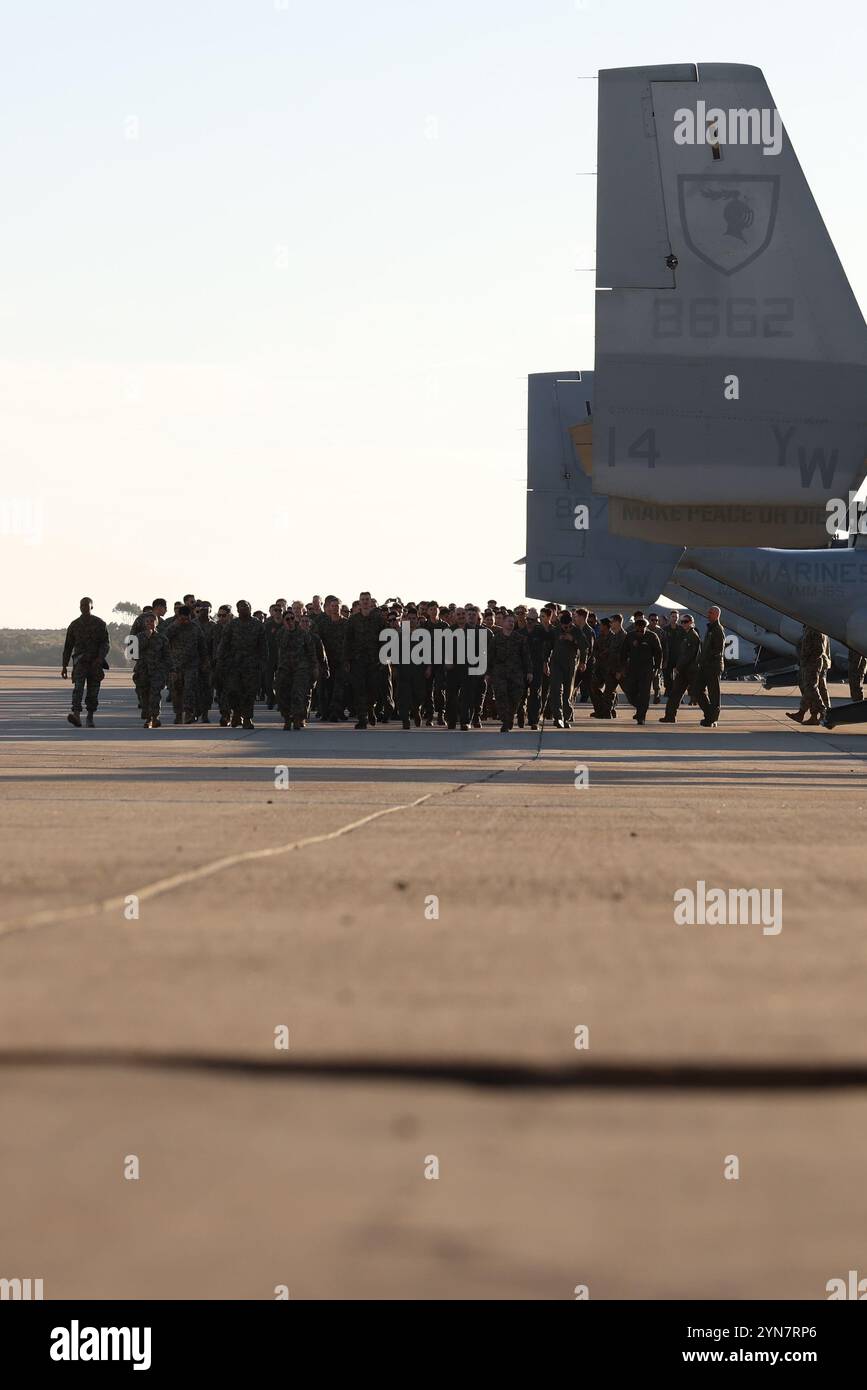 U.S. Marines with Marine Medium Tiltrotor Squadron (VMM) 165 (Rein ...