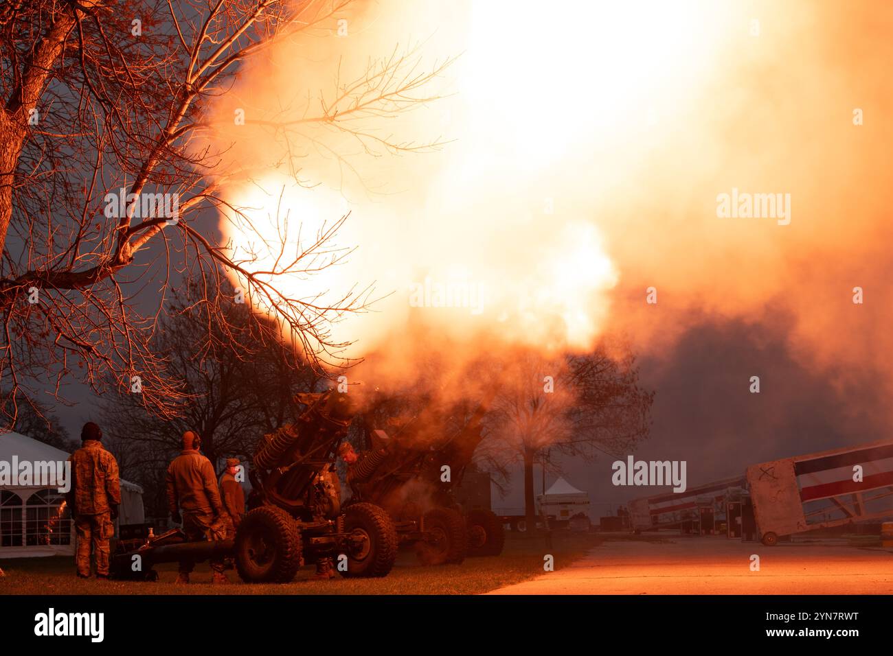 U.S. Army soldiers with 120th Field Artillery, Wisconsin Army National ...