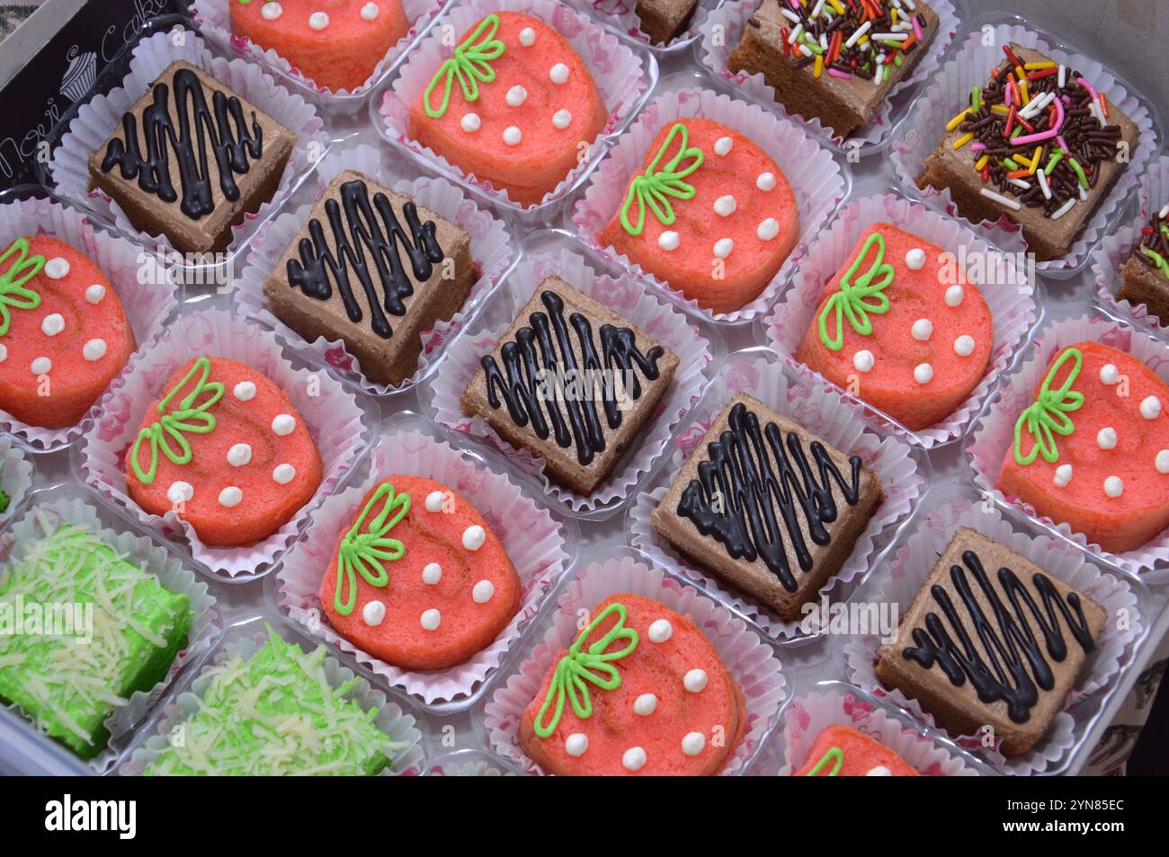 row of sweet cake Stock Photo - Alamy