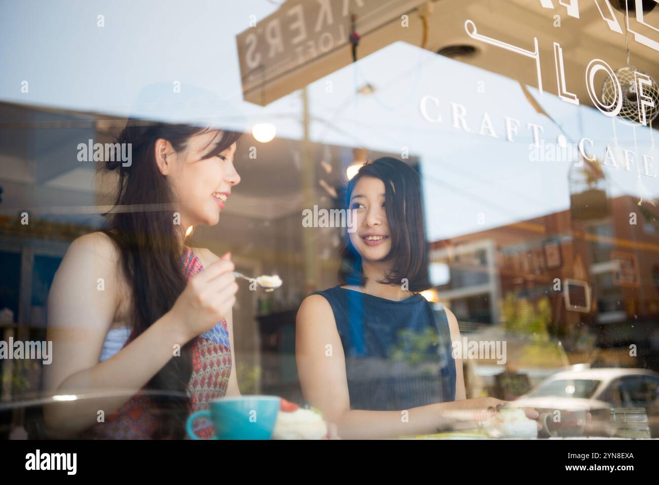 Two people having tea at a café Stock Photo - Alamy