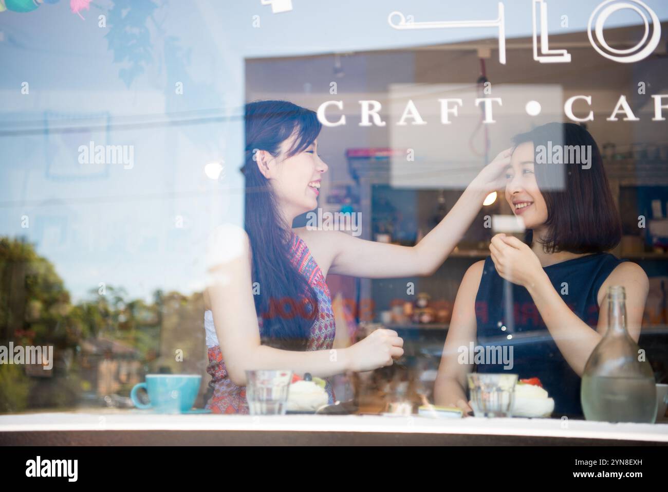 Two people having tea at a café Stock Photo - Alamy