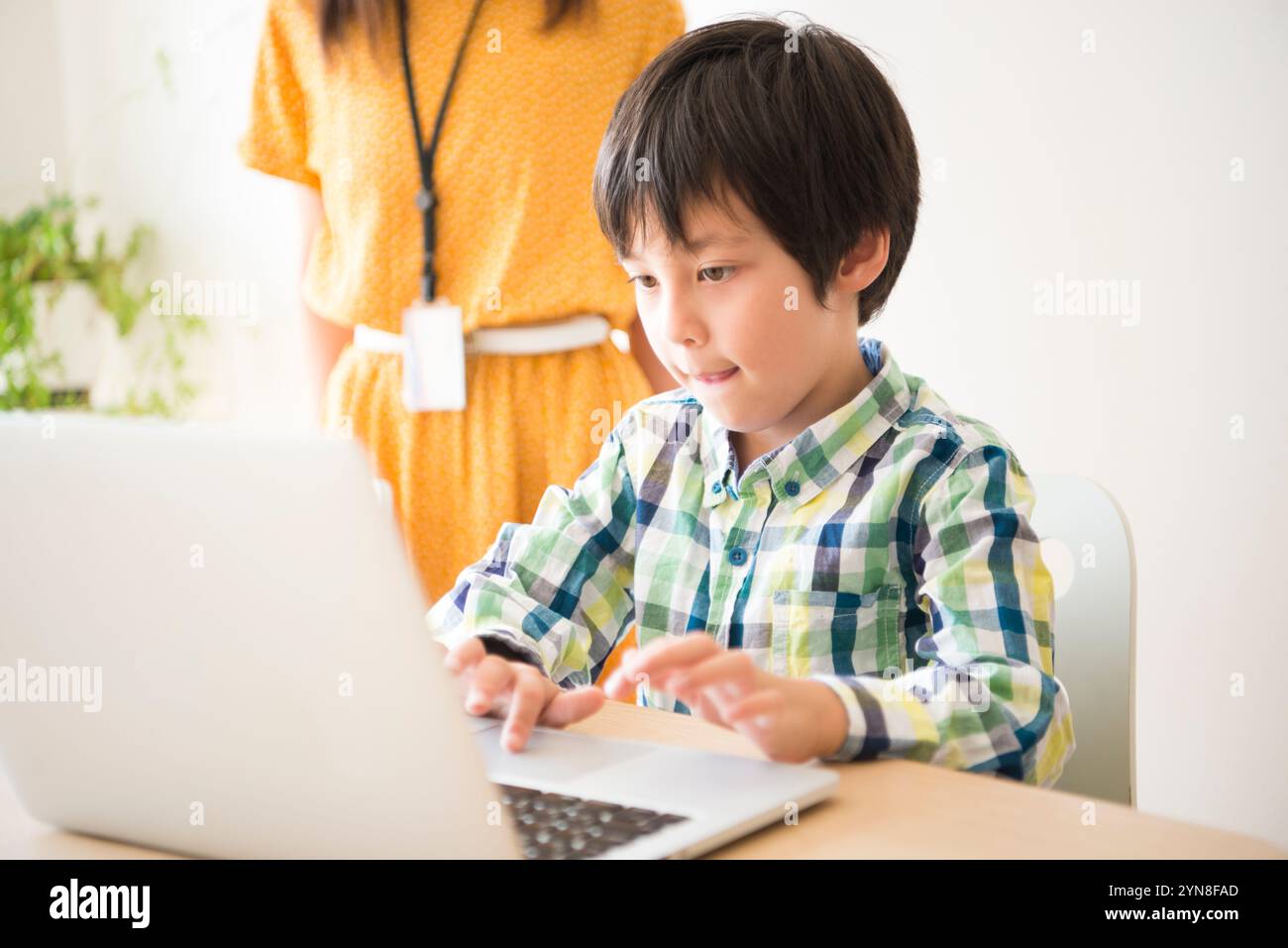 Children computer programming hi-res stock photography and images - Alamy