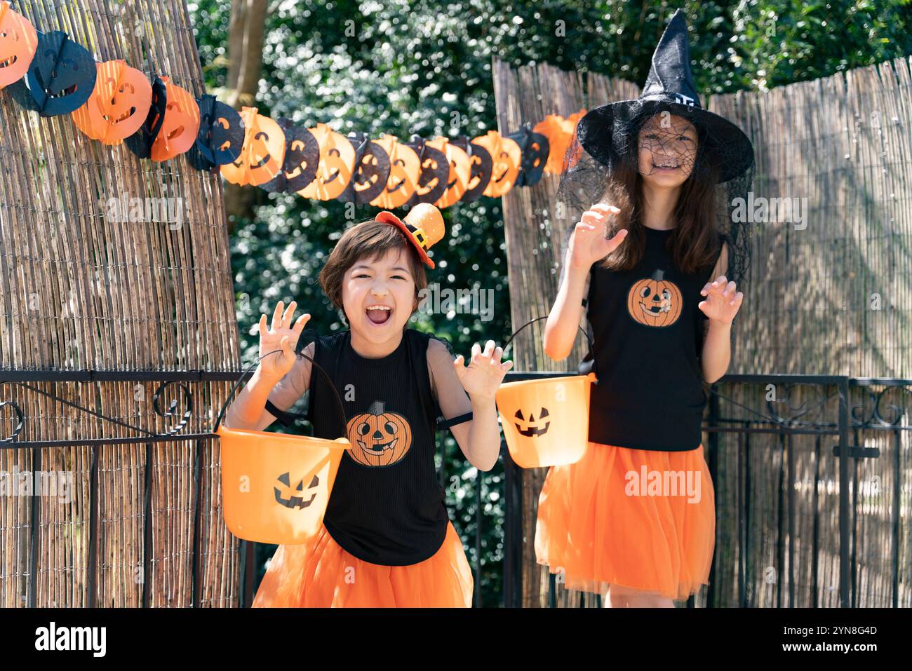 Trick or treating costume hi-res stock photography and images - Alamy