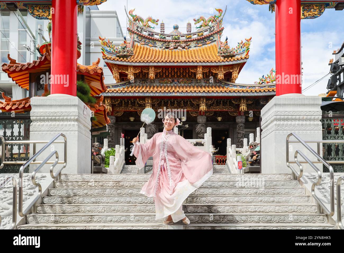 Chinese temple yokohama hi-res stock photography and images - Alamy
