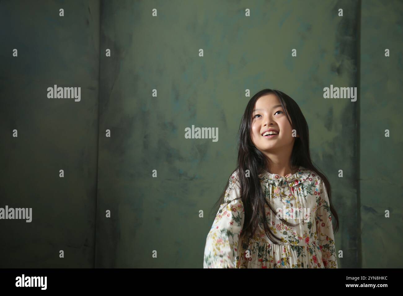 Girl looking up Stock Photo - Alamy
