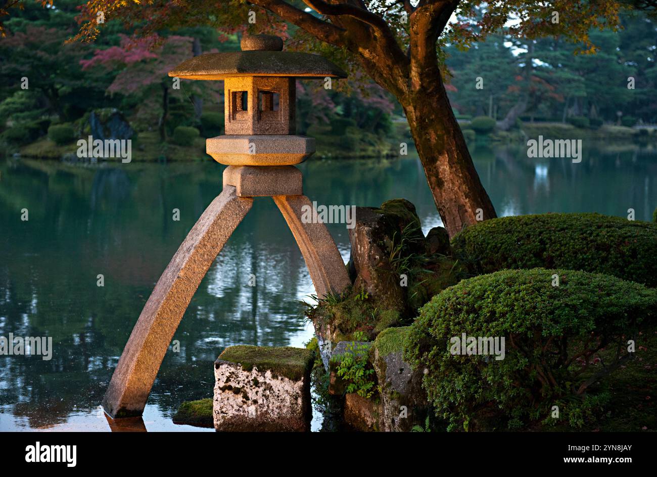 Daidoro style lantern hi-res stock photography and images - Alamy