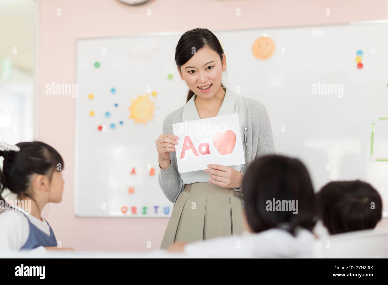 Teacher teaching English in the classroom Stock Photo - Alamy