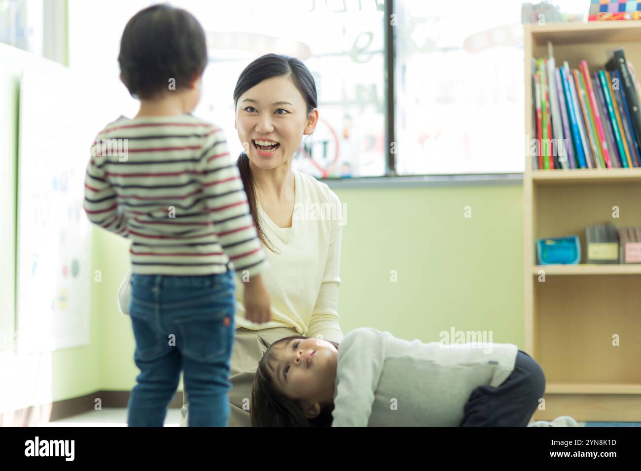 Teacher teaching a class in an early childhood classroom Stock Photo ...