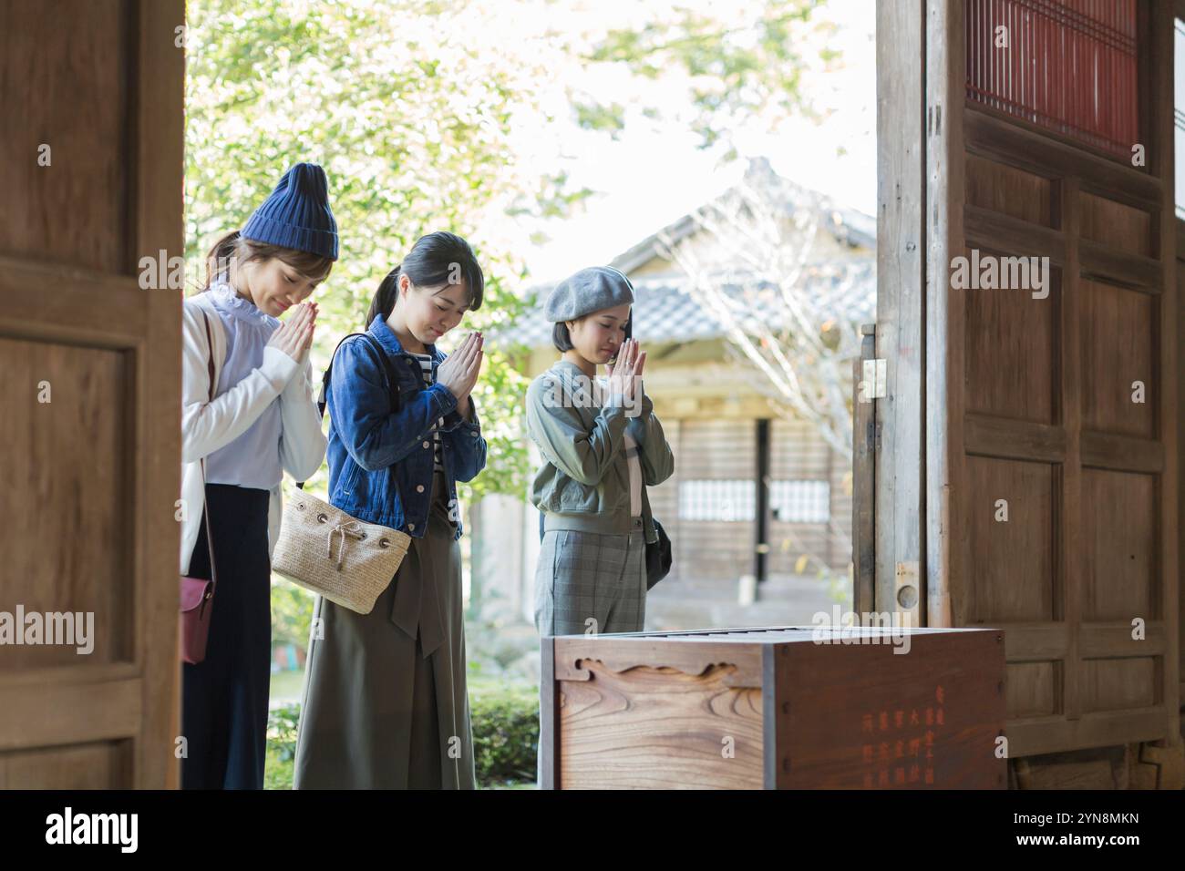 Three women praying hi-res stock photography and images - Alamy