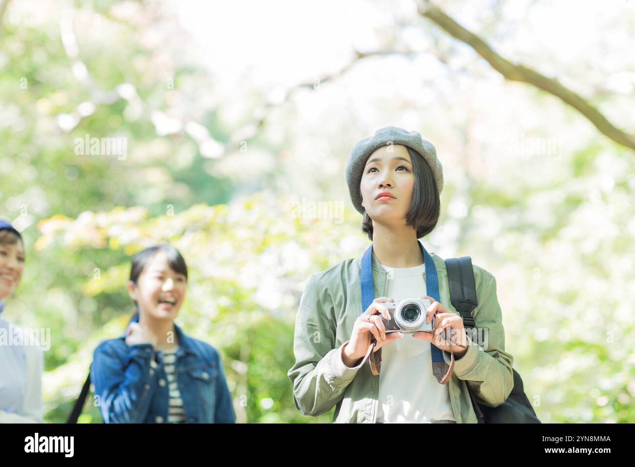 People look camera hi-res stock photography and images - Alamy