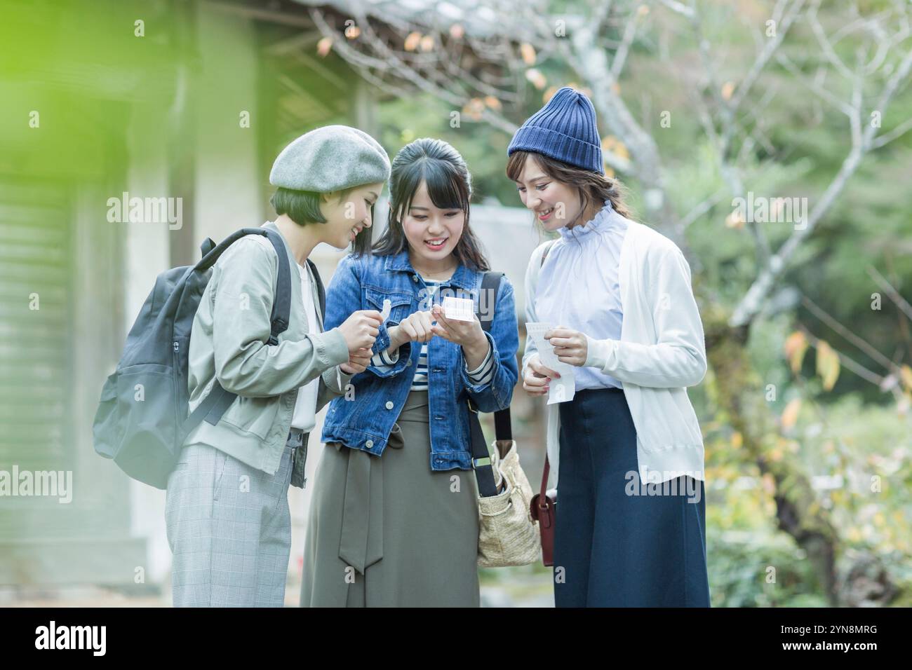 Good looking group young people hi-res stock photography and images - Alamy