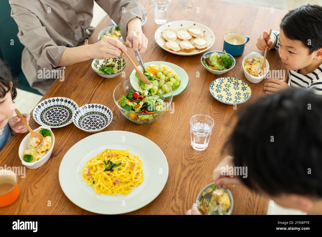 Brother sister having lunch hi-res stock photography and images - Alamy