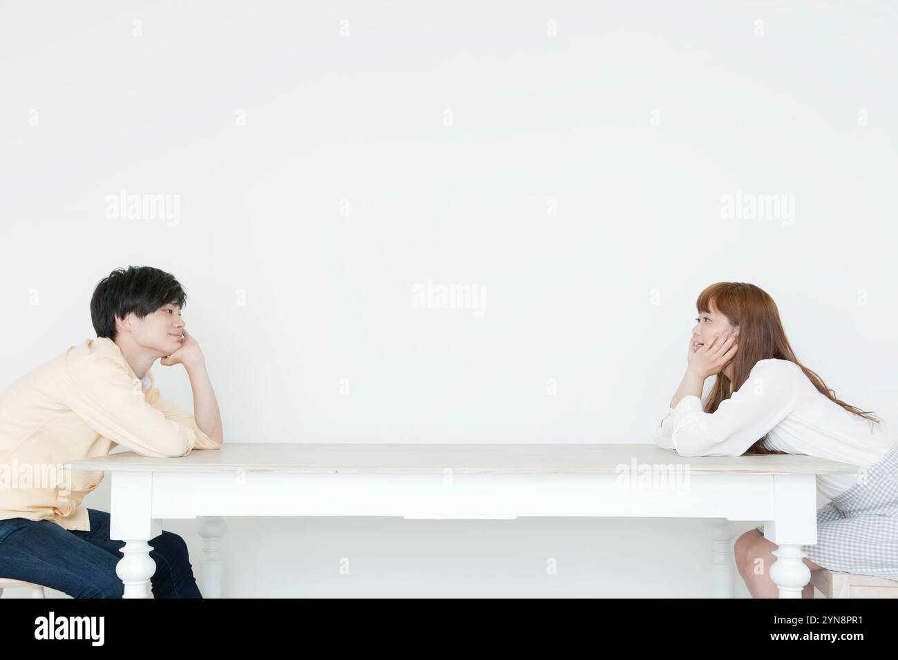 Couple facing each other table hi-res stock photography and images - Alamy