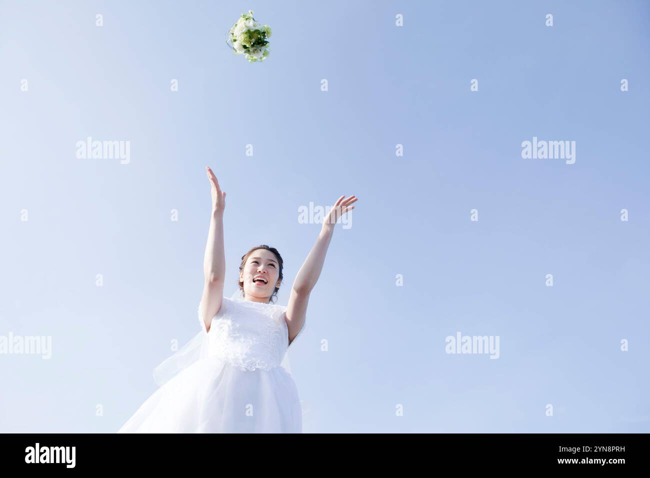 Throw bouquet hi-res stock photography and images - Alamy