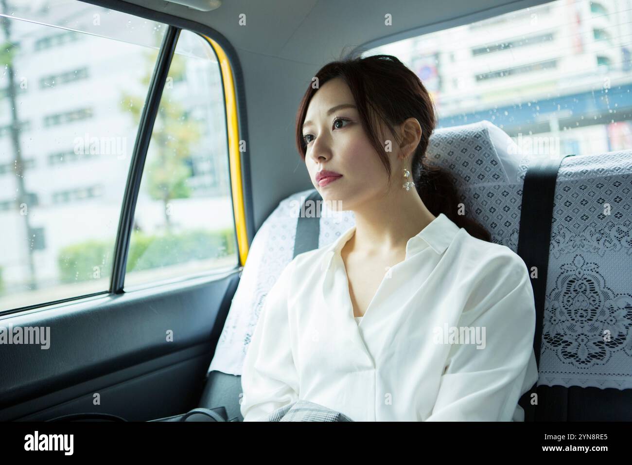 Businesswoman getting inside a taxi hi-res stock photography and images ...