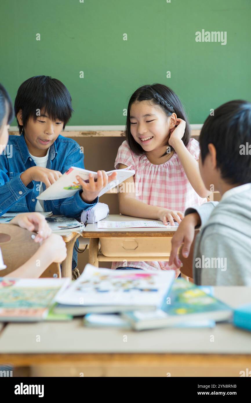 Primary school children in class Stock Photo - Alamy