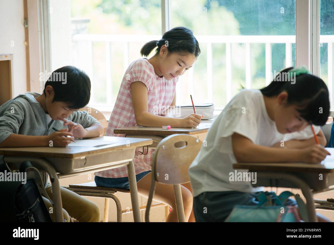 Primary schools boys and girls solving a problem Stock Photo - Alamy