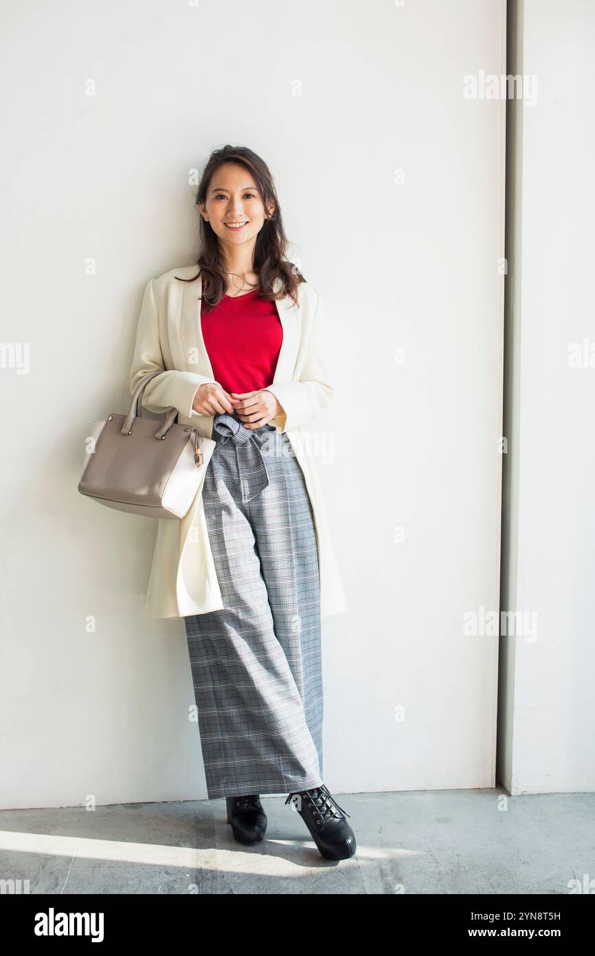 Portrait of a stylish woman in her 30s Stock Photo - Alamy