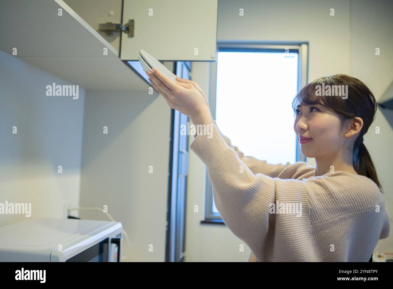 Put away woman hi-res stock photography and images - Alamy