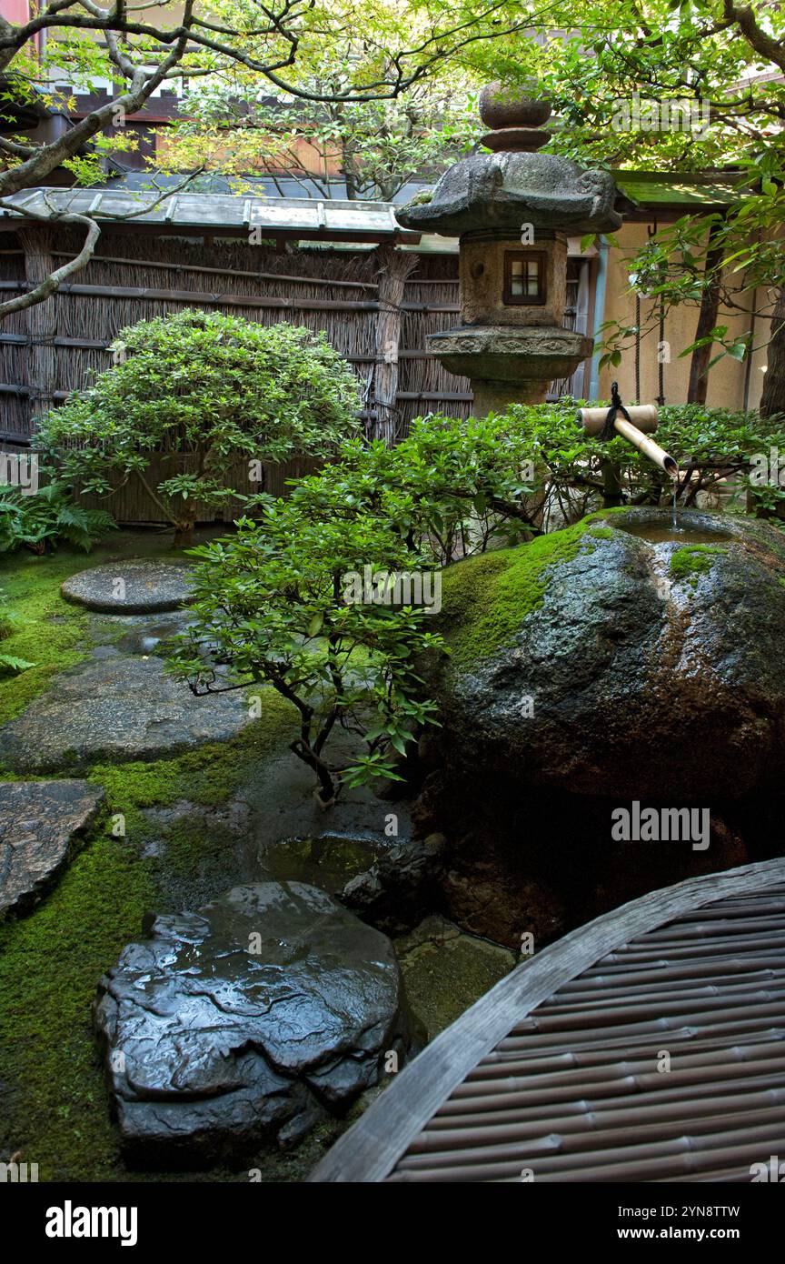 Kyoto's famous Sumiya geisha and taiyu entertainment house from the Edo ...