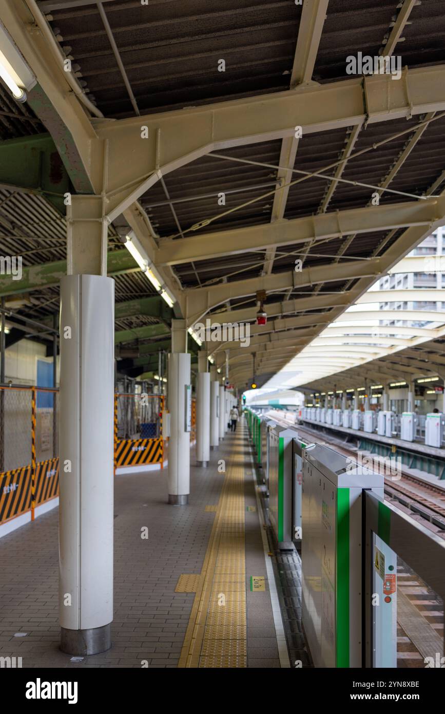 Empty Train Platform at a Modern Urban Station Stock Photo - Alamy
