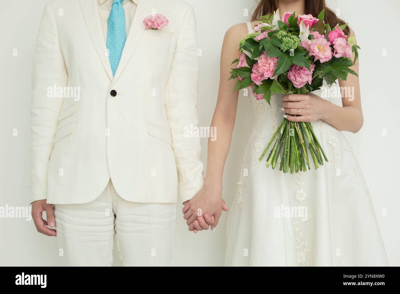 Portraits of happy bride and groom Stock Photo - Alamy
