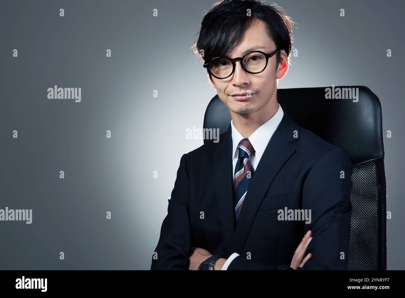 Man folding his arms hi-res stock photography and images - Alamy