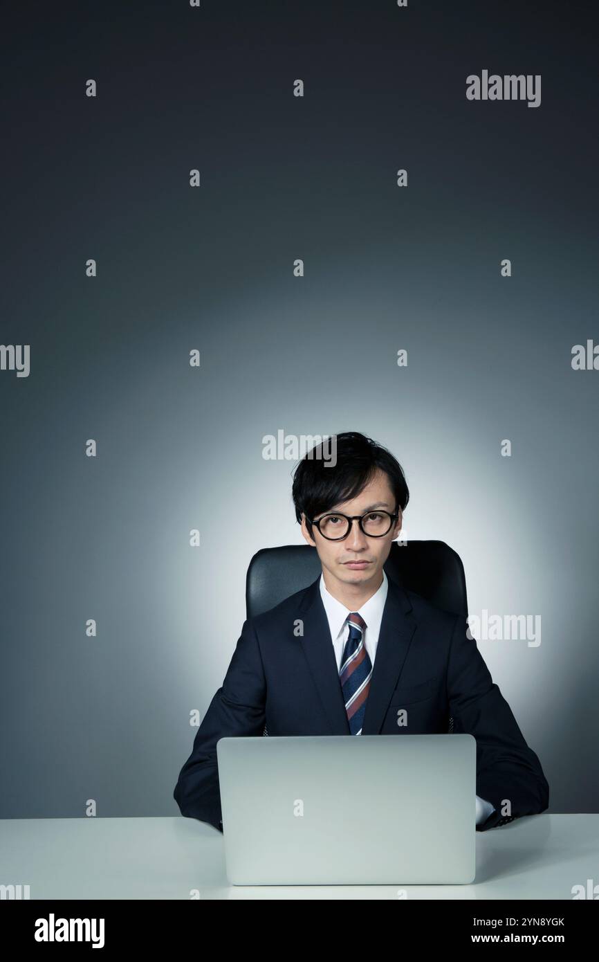 Male in his 20s operating a computer Stock Photo - Alamy