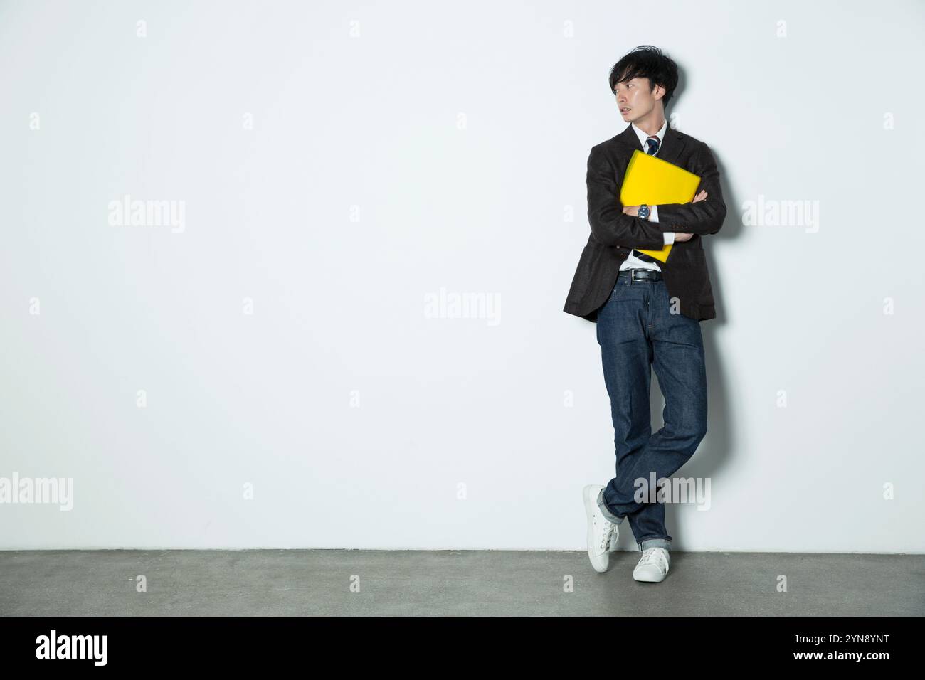 Man with file hi-res stock photography and images - Alamy