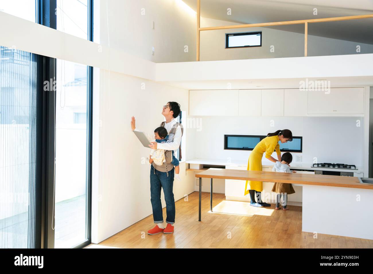Kitchen inside real family hi-res stock photography and images - Alamy