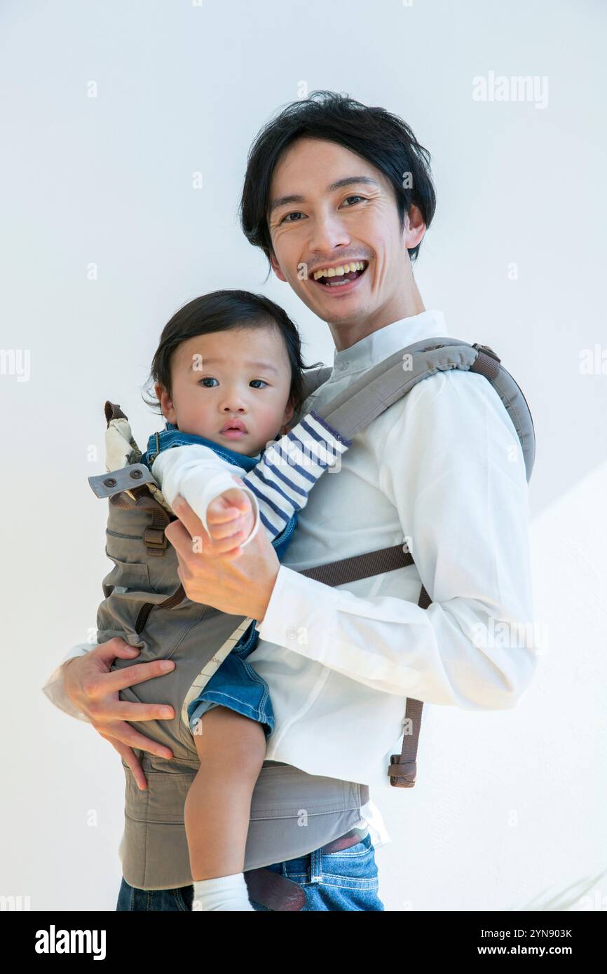 Portraits of happy parents and children Stock Photo - Alamy