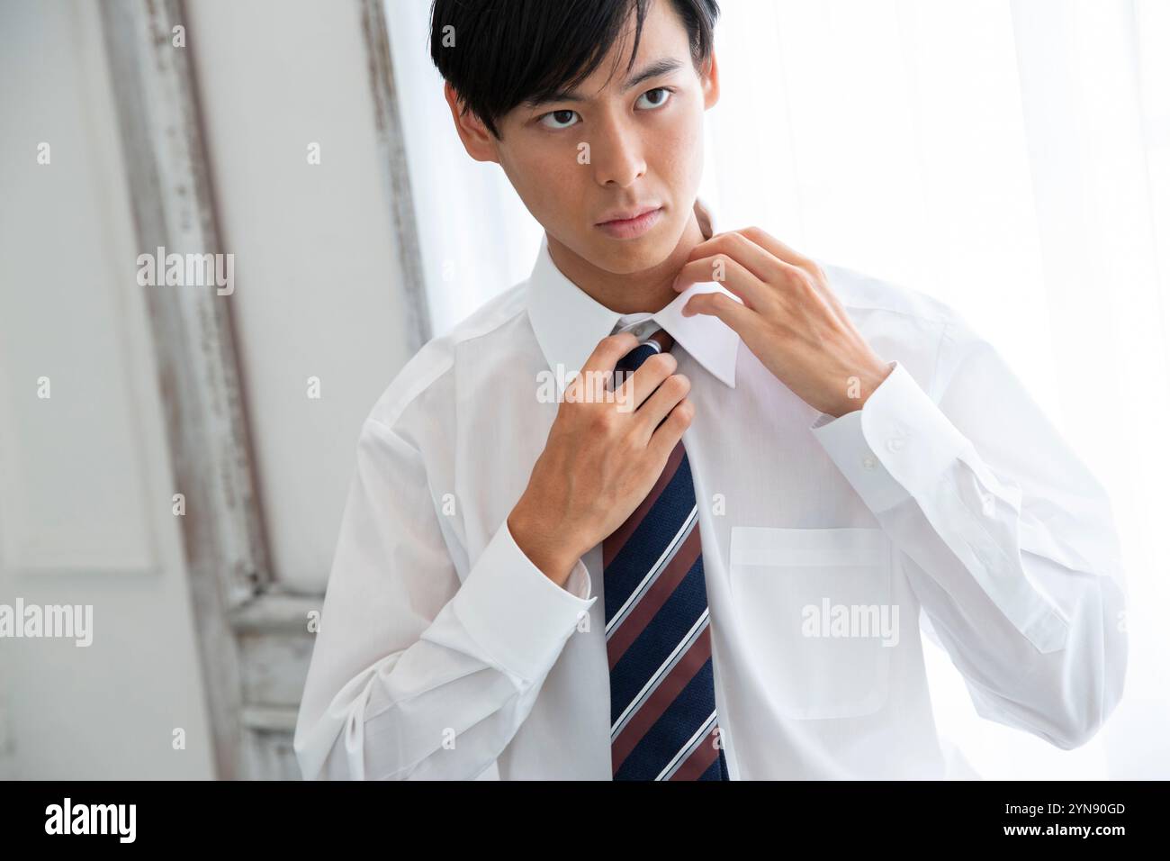 Wearing short tie hi-res stock photography and images - Alamy