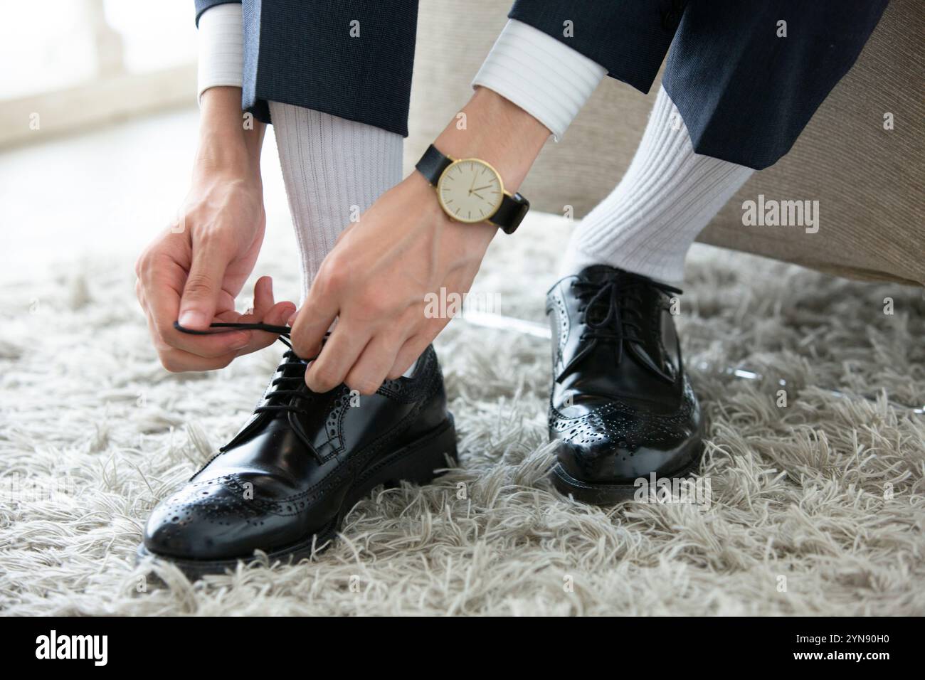 Businessman tying shoe laces hi-res stock photography and images - Alamy