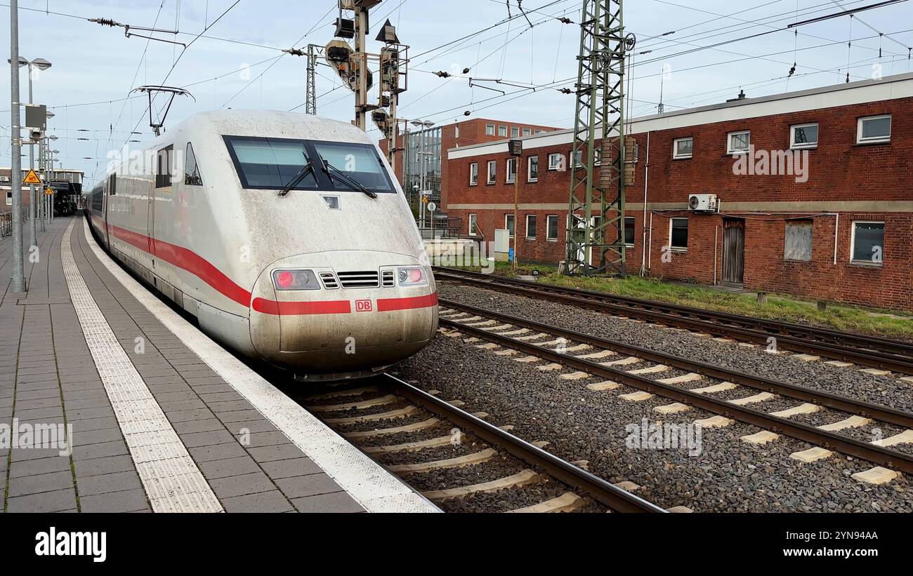 Eisenbahnverkehr in Münster. Intercity Express Zug ICE / ICE1 der ...