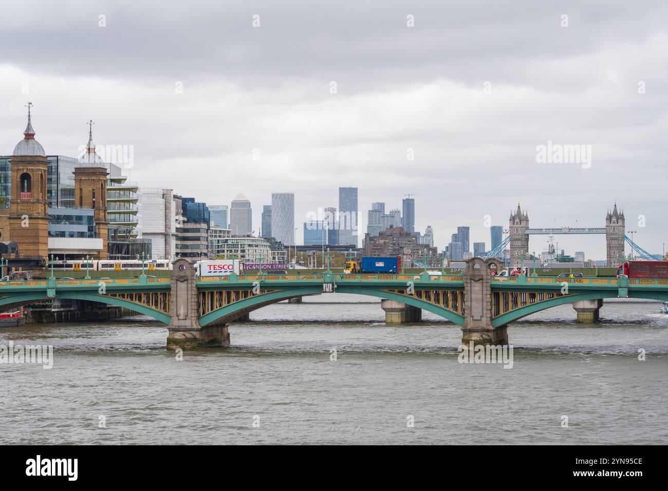 The Tower Bridge, Bascule bridge in the United Kingdom, London Stock ...