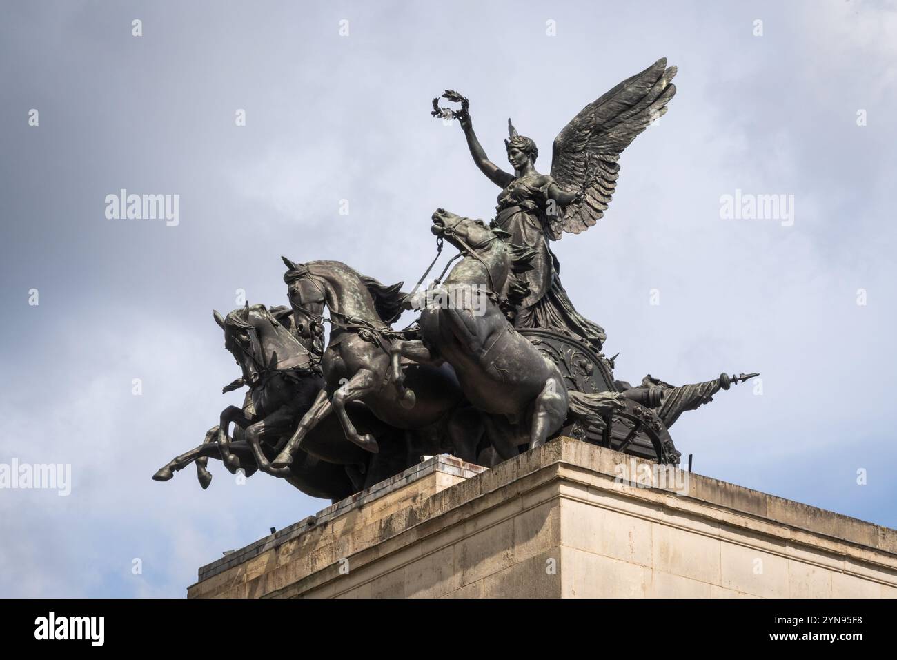 The Wellington Arch, also known as the Constitution Arch or as the ...
