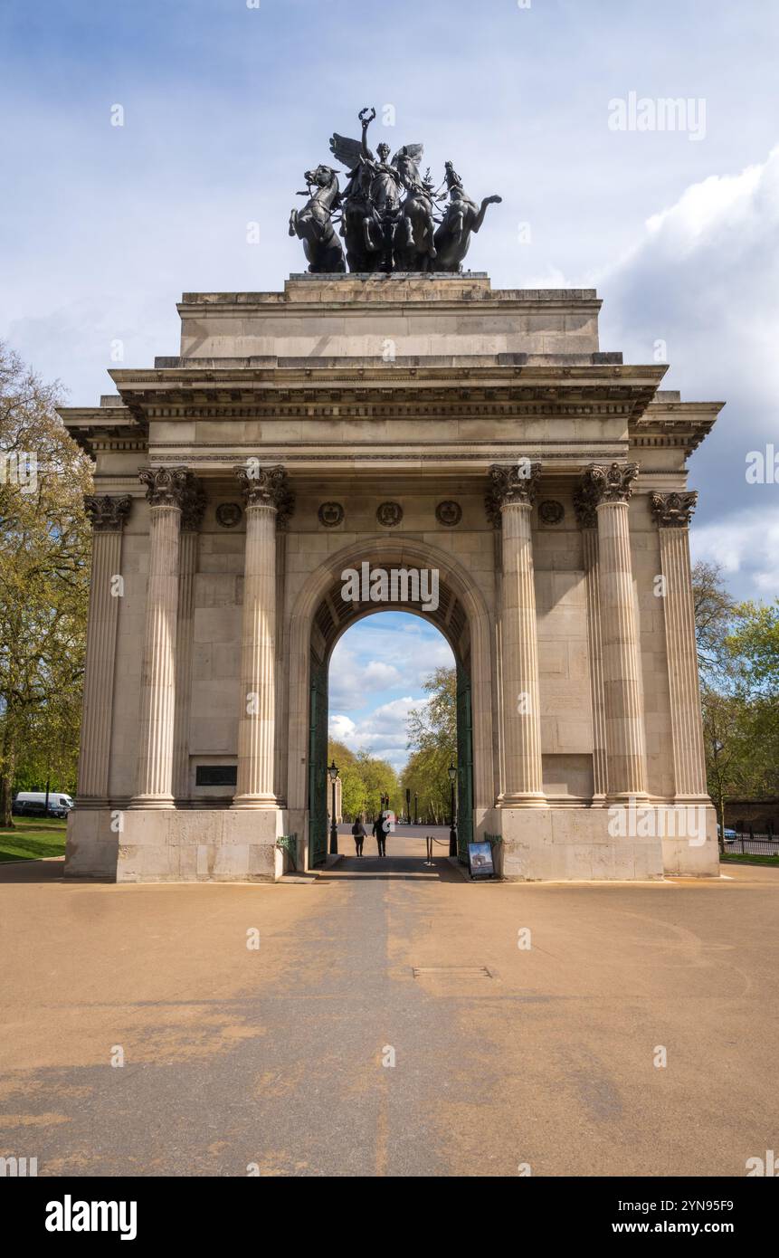 The Wellington Arch, also known as the Constitution Arch or as the ...