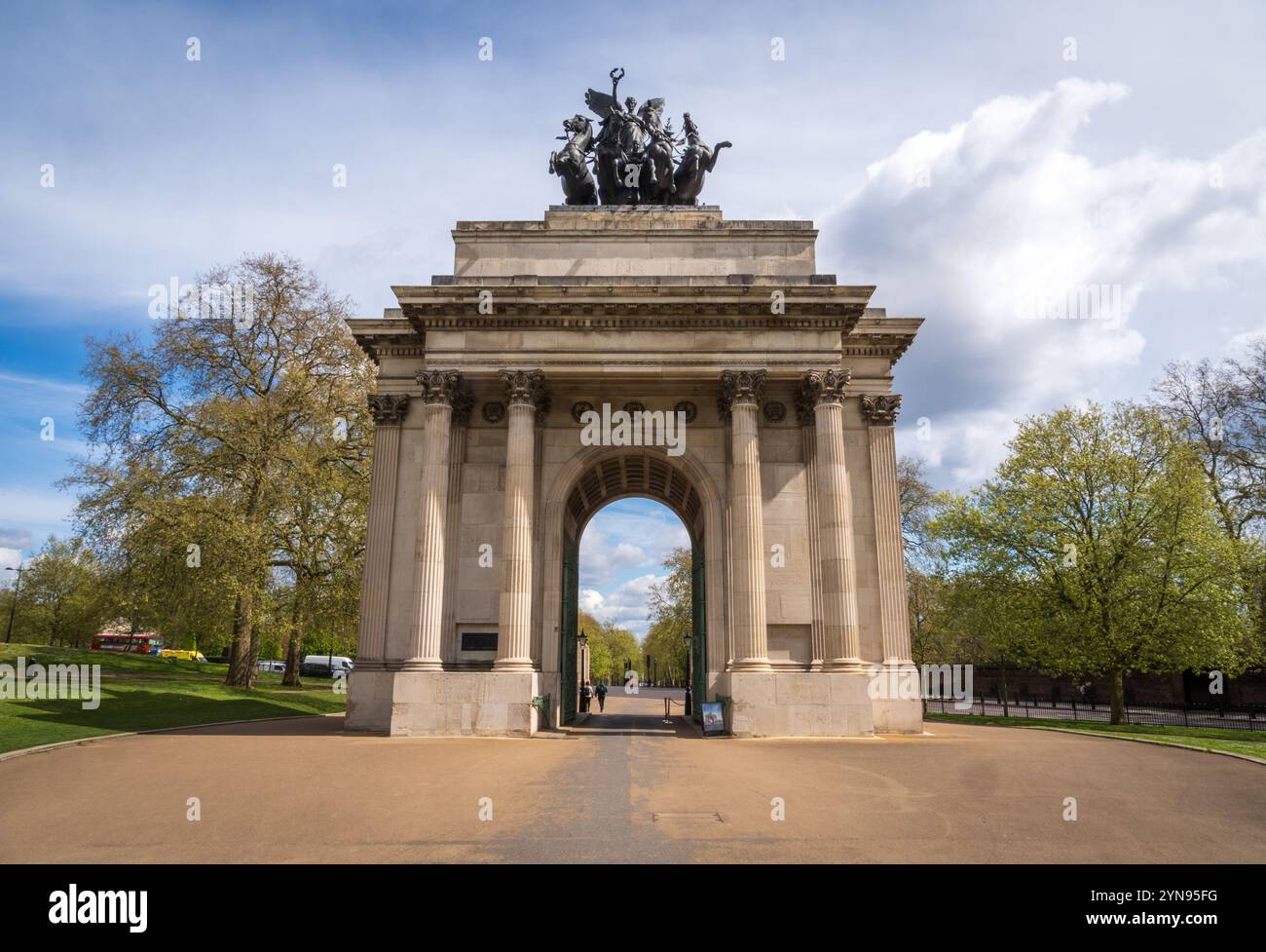 The Wellington Arch, also known as the Constitution Arch or as the ...