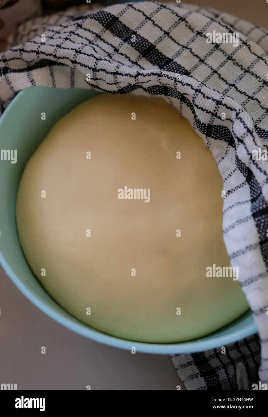 Buns preparation hi-res stock photography and images - Alamy