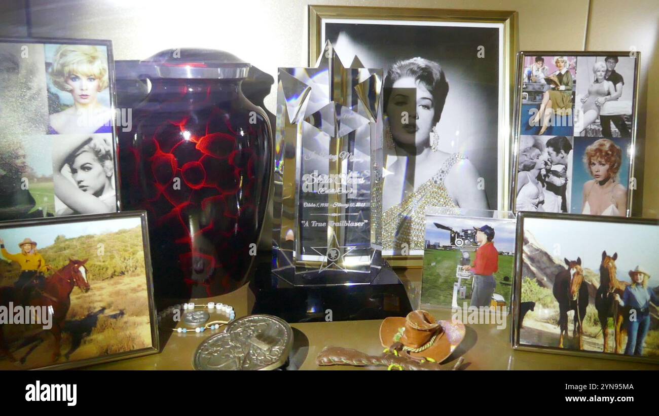 Los Angeles, California, USA 24th November 2024 Actress Stella Stevens ...