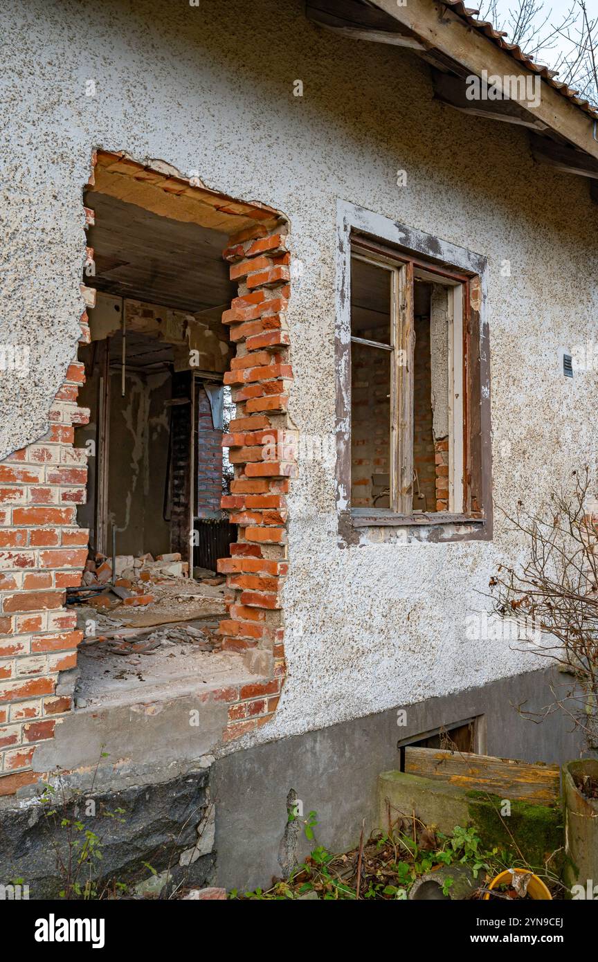 Old house with big hole in brick wall Stock Photo - Alamy