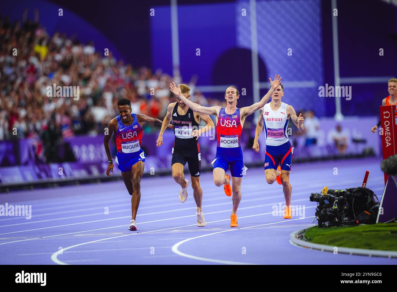 Cole Hocker winning in the 1500 meters at the Paris 2024 Olympic Games ...