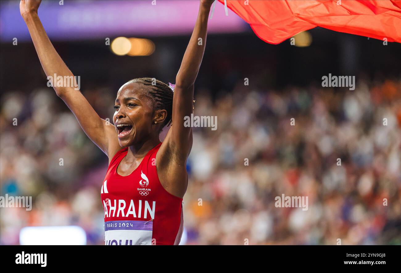 Winfred Yavi celebrating her medal with her country's flag at the Paris ...