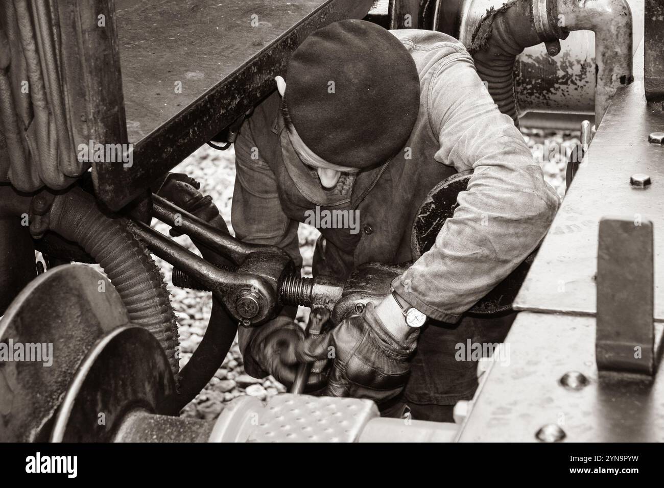 Linking engine to carriages hi-res stock photography and images - Alamy