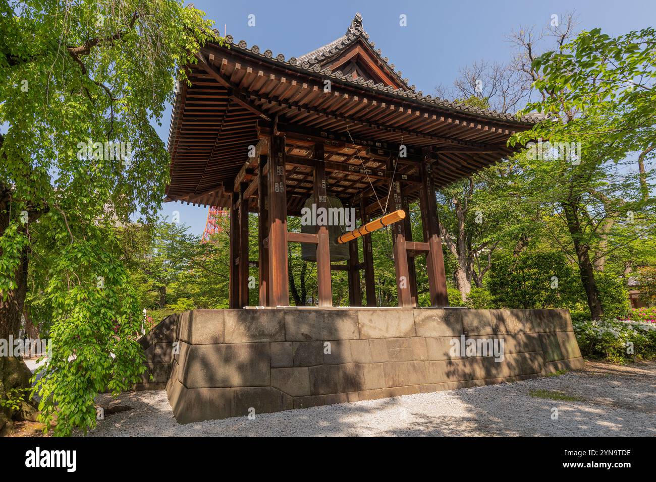 Zojoji temple at Tokio city Stock Photo - Alamy