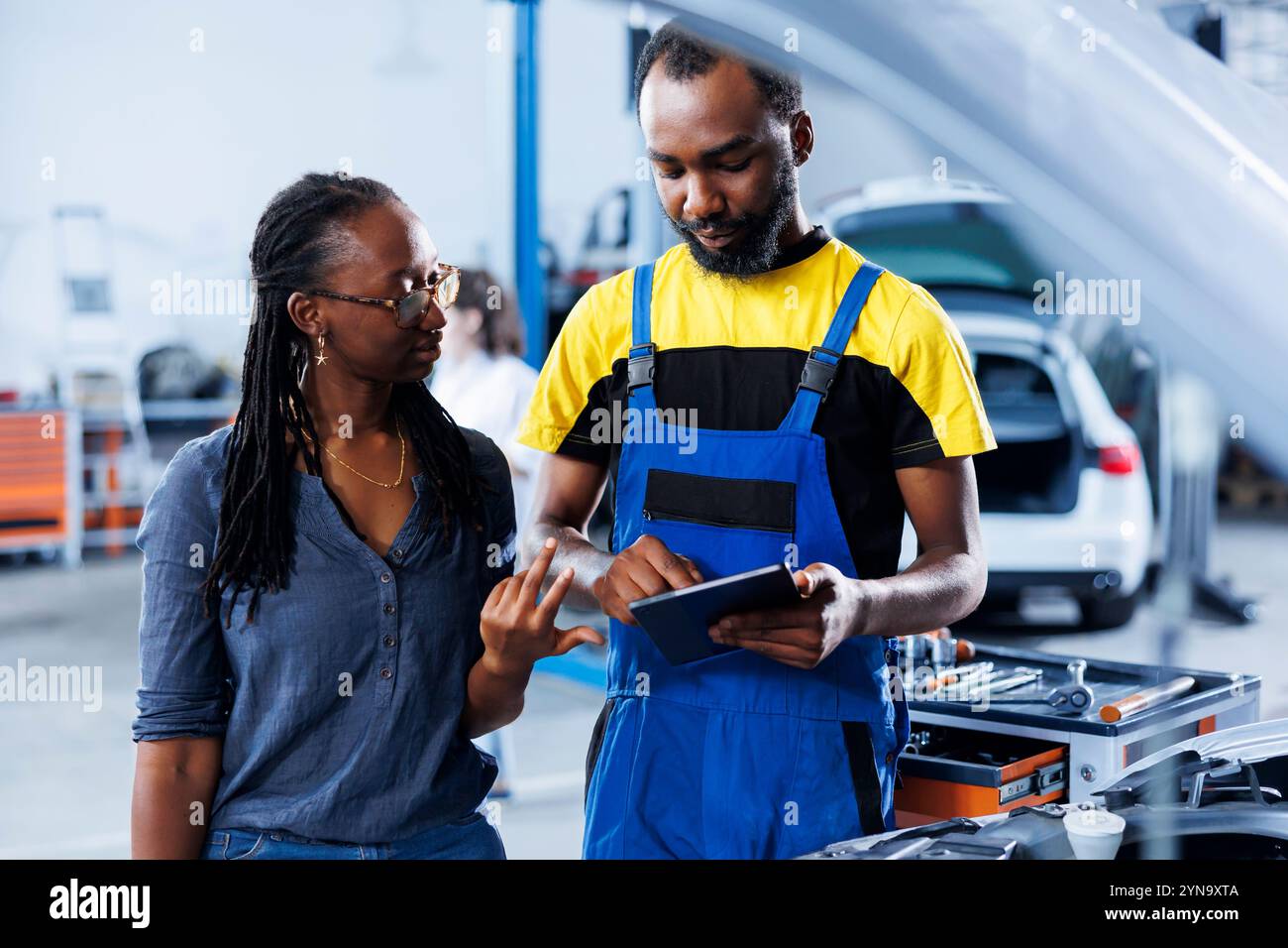 Check repair damaged parts vehicle hi-res stock photography and images ...